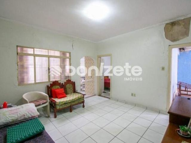 Casa à venda no Campestre Santo André – 3 dormitórios, 3 vagas, acabamento em cerâmica