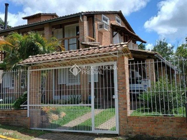 Casa á venda no Cantegril, com piscina