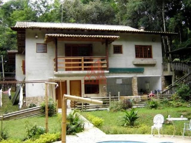 Casa à Venda no Capuava – 296 m², lago, piscina, edícula e muito espaço! Oportun
