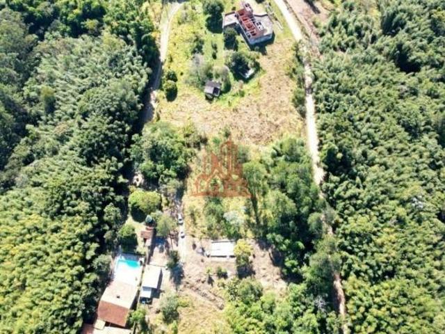 Casa à venda no Caputera – amplo terreno com dois lotes!