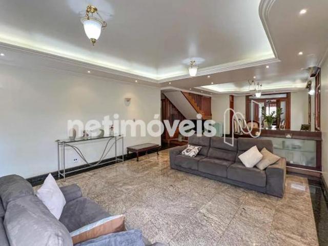 Casa à venda no Castelo – 4 suítes, espaço gourmet e excelente localização