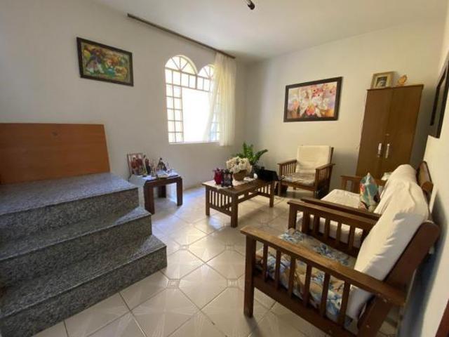 Casa à venda no Castelo