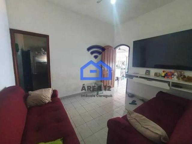 Casa à Venda no Centro com 3 dormitórios, sendo 1 suíte, sala ampla, cozinha, 4 vagas de garagem em