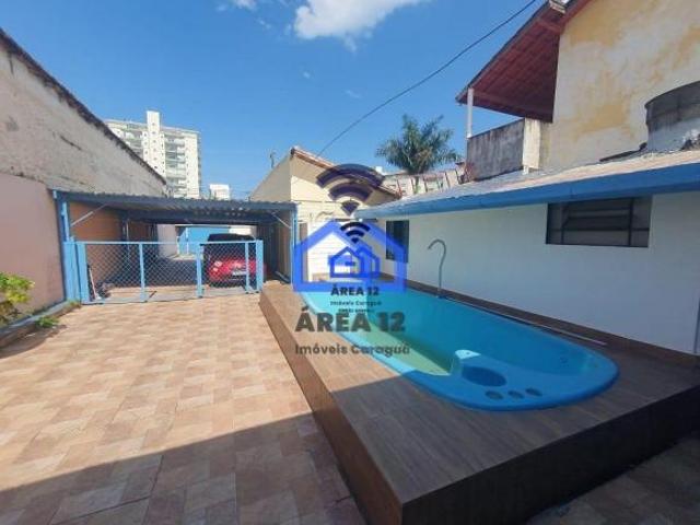 Casa à Venda no Centro com 3 dormitórios, sendo 1 suíte, sala ampla, cozinha, 4 vagas de garagem em