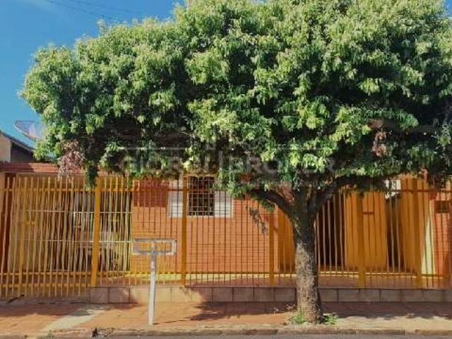 Casa à venda no Centro de Mirassol SP: 2 quartos, 1 sala, 2 banheiros, 2 vagas, 151 m² de área. Impe