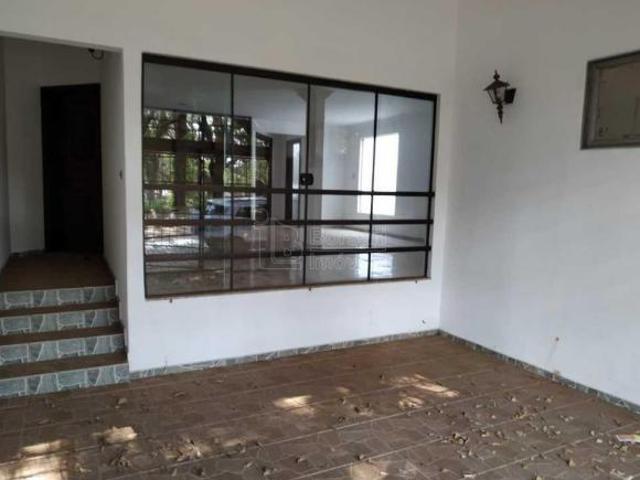 Casa a venda no Centro de Araraquara! 2 suites, garagem coberta, localizacao privilegiada!