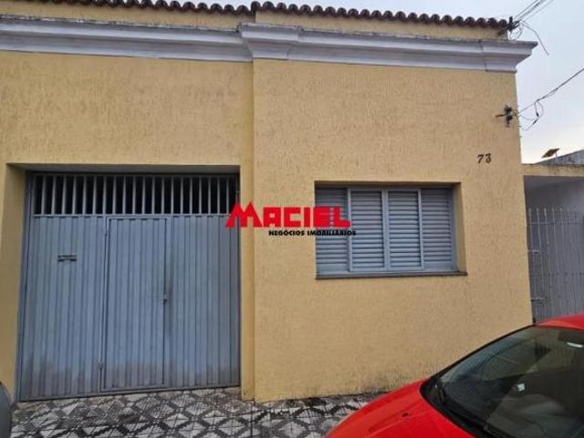 Casa à Venda no Centro de Caçapava ? Terreno Amplo, 3 Dormitórios e Excelente Potencial de Valorizaç