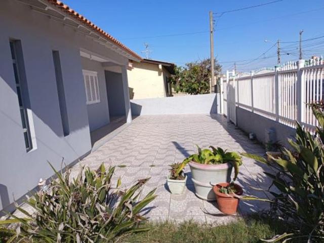 Casa à Venda no Centro de Cidreira com Laje