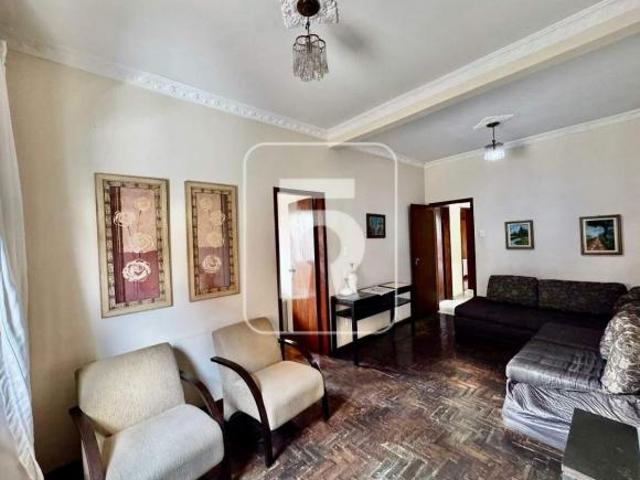 Casa à venda no Centro de Conselheiro Lafaiete – 3 quartos, 1 suíte, 2 vagas