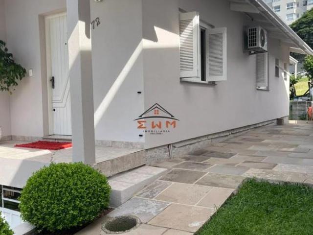 Casa à Venda no Centro de Farroupilha com 3 Dormitórios e Suíte