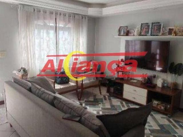Casa à Venda no Centro de Guarulhos |residencial e comercial | 3 Suítes, 2 vagas| 160,60m²