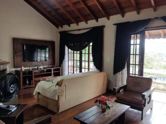 Casa a venda no Centro de Guararema
