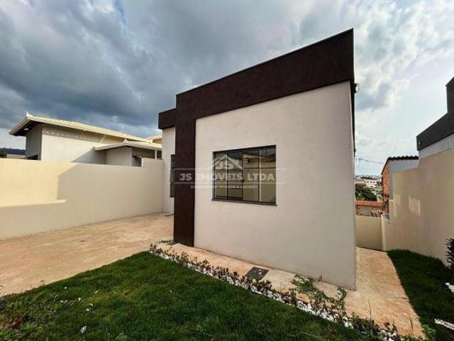 Casa à venda no centro de Igarapé MG