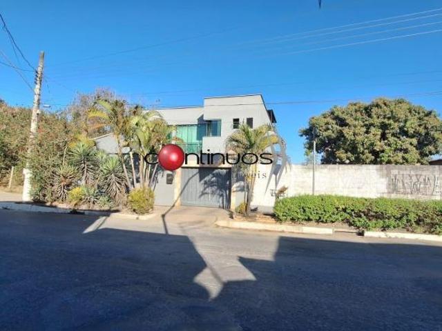 Casa à venda no Centro de Pedro Leopoldo MG: 6 quartos, 2 suítes, 2 salas, 4 banheiros, 6 vagas de g