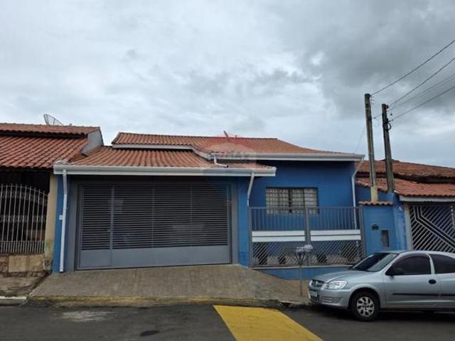 Casa à venda no centro de Pinhalzinho SP próxima à praça e comércios