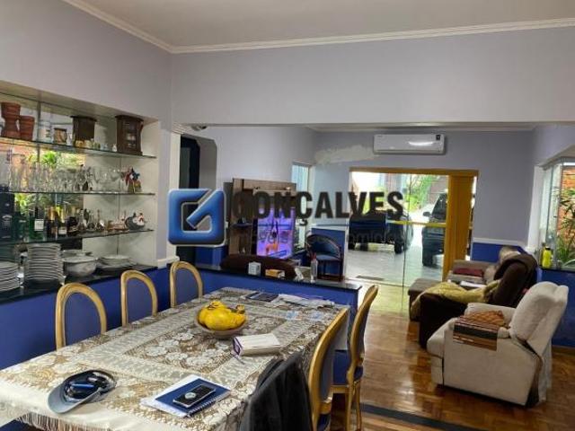Casa à venda no Centro de São Bernardo do Campo — 3 suítes, 4 banheiros, 233,91 m² de área externa