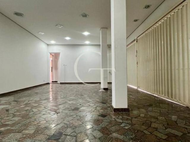 Casa à Venda no Centro de Salto – Ideal para Uso Comercial