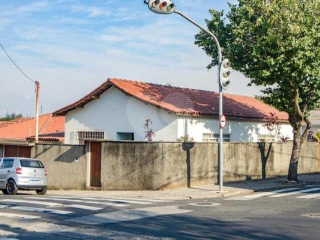 Casa à Venda no Centro de Salto/SP | 2 Dormitórios, Suíte com Hidro e Quintal Amplo