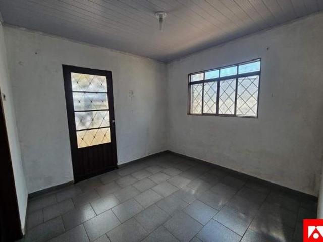 Casa à venda no Centro de Santa Bárbara d&apos Oeste com 2 quartos, sendo 1 banheiro social e 4 vagas de