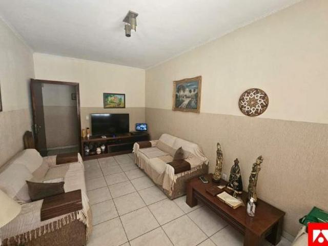 Casa à venda no Centro de Santa Bárbara d&apos Oeste com 3 quartos 1 suíte e 4 vagas de garagem