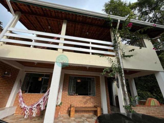Casa a venda no centro de Santo Antônio do Pinhal