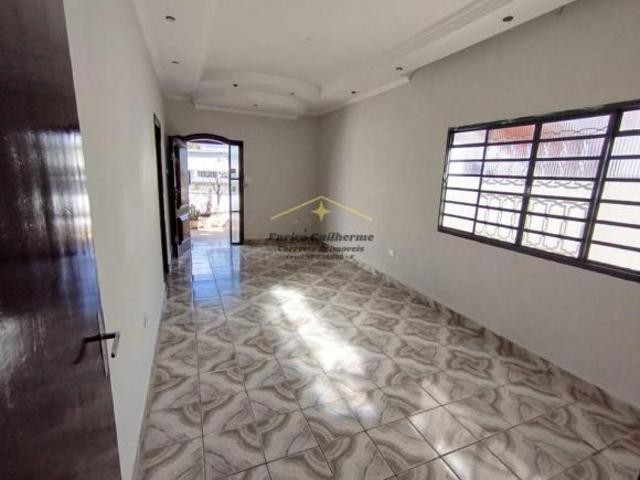 Casa à Venda no Centro de Taubaté – Excelente Localização e Fácil Acesso