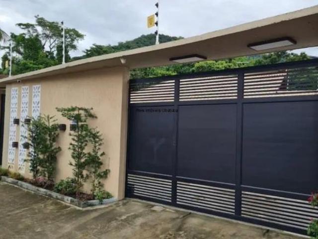 Casa a Venda No Centro De Ubatuba com 451 m² de terreno e 330 m² de área construída