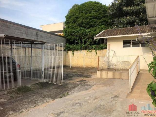 Casa a venda no centro em Vinhedo