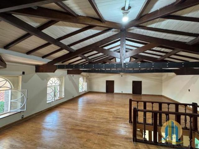 Casa à Venda no Centro Histórico de Santana de Parnaíba/SP