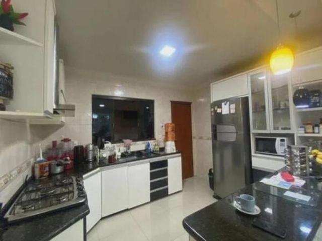 Casa à venda no Cerâmica com 200mt², 4 quartos, 1 suíte, 2 vagas
