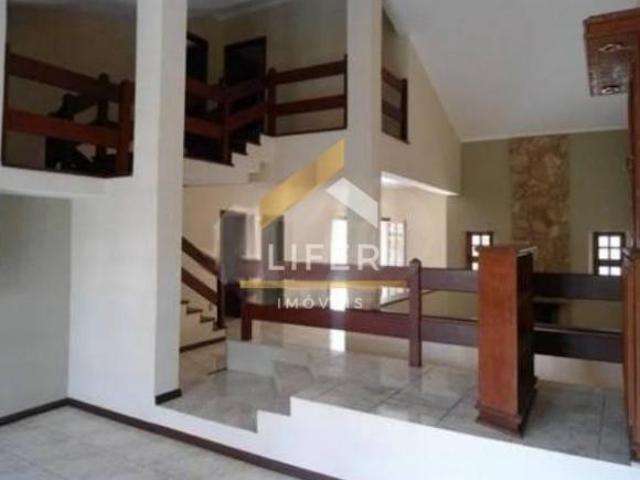 CASA À VENDA NO CHÁCARA FLORA EM VALINHOS