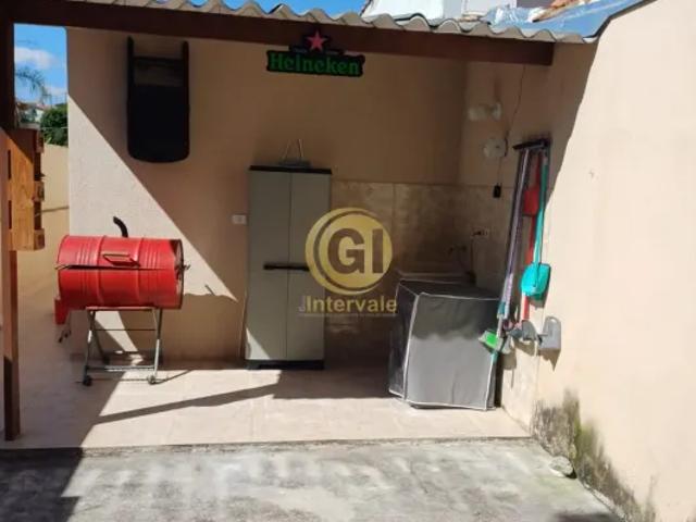 Casa à Venda no Cidade Salvador em Jacareí? 2 Quartos, Quintal e Garagem Coberta