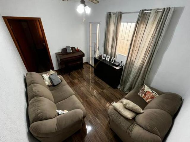Casa à Venda no Cipava Osasco: 3 Quartos, 2 Banheiros, 3 Vagas de Garagem Agende sua Visita! #I
