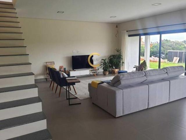 Casa à venda no Clube de Campo Valinhos com 3 quartos