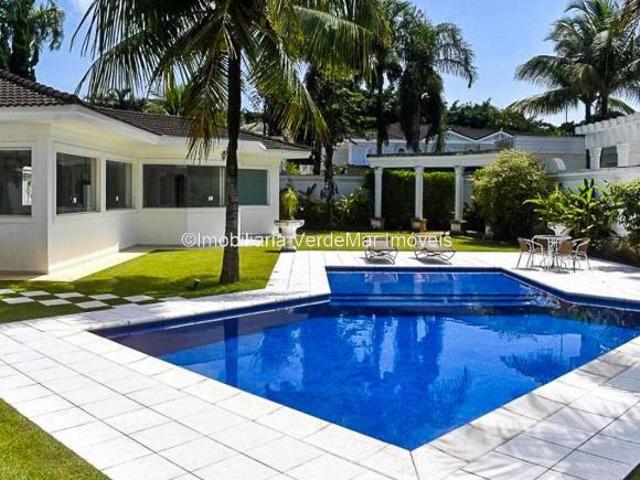 Casa à venda no Acapulco, condomínio na praia de Guarujá