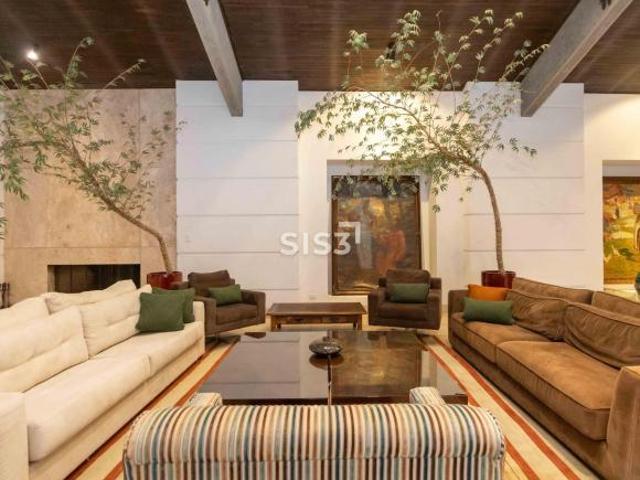 Casa à venda no Água Verde | 4 quartos, 8 vagas