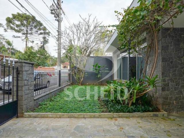 Casa à venda no Alto da Boa Vista com 300m² terreno 3 quartos sendo 1 suíte