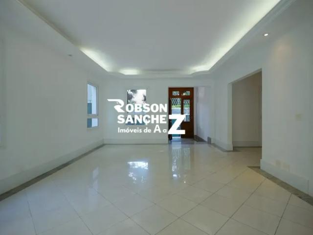 Casa a venda no Alto da Boa Vista com 4 quartos, 4 suítes, 6 vagas, 330m², quintal com churrasqueira
