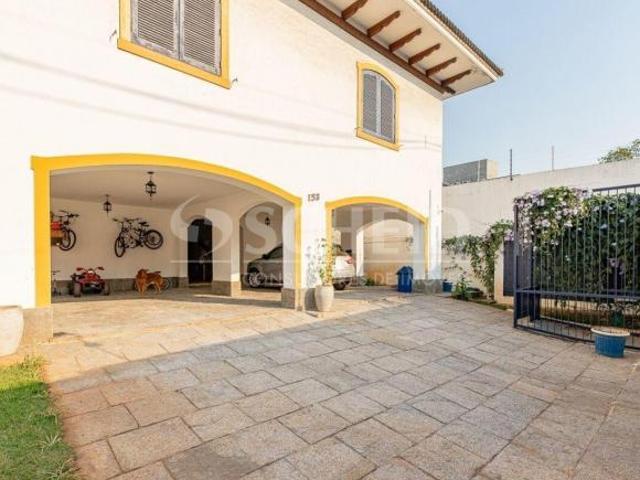 Casa á Venda no Alto da Boa Vista com 700m², 4 quartos sendo 1 suite, 6 vagas