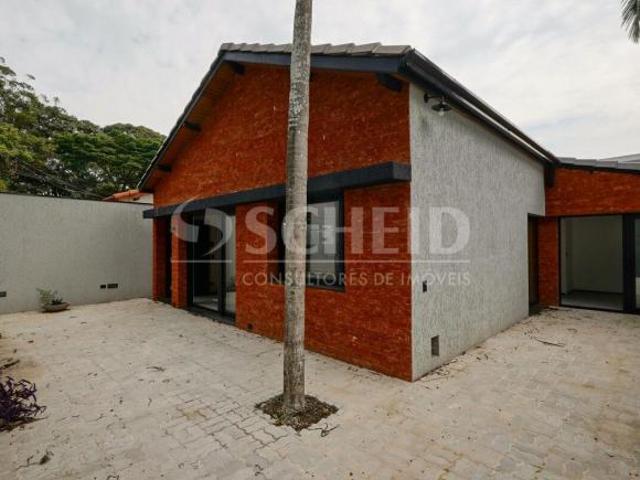 Casa à Venda no Alto da Boa Vista Totalmente Reformada e Pronta para Morar!