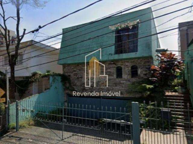 CASA A VENDA NO ALTO DA LAPA COM 200M², POSSUI 3 DORMITORIOS, 3 SUITES E 4 VAGAS