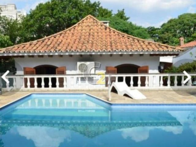 Casa a venda no Alto da Lapa com 297m2, 3 quartos, 6vagas de garagem