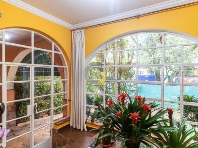 Casa à venda no Alto da Lapa com 3 quartos, sendo 1 suíte e 4 vagas