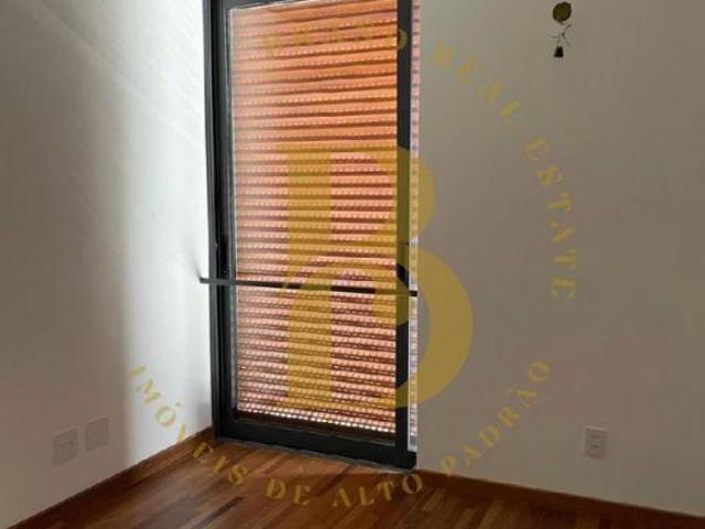Casa á venda no Alto de Pinheiros, 3 suítes, 2 vagas à 280m², depósito, nova