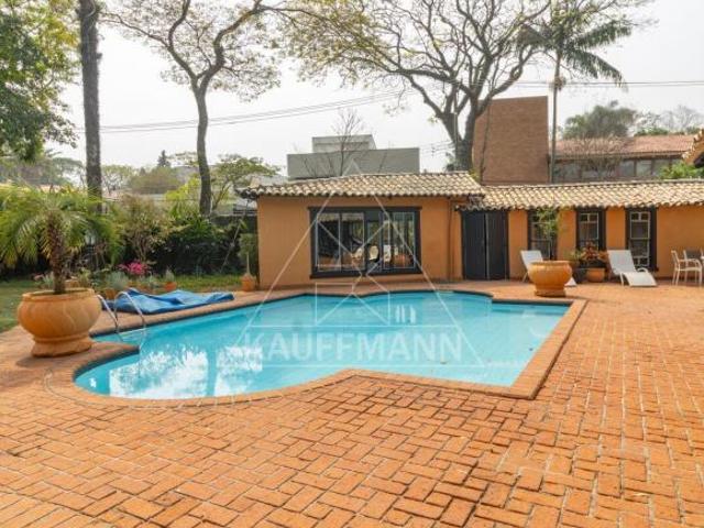 Casa à Venda no Alto de Pinheiros 5 Dormitórios, 4 Suítes, 6 Vagas 750m²
