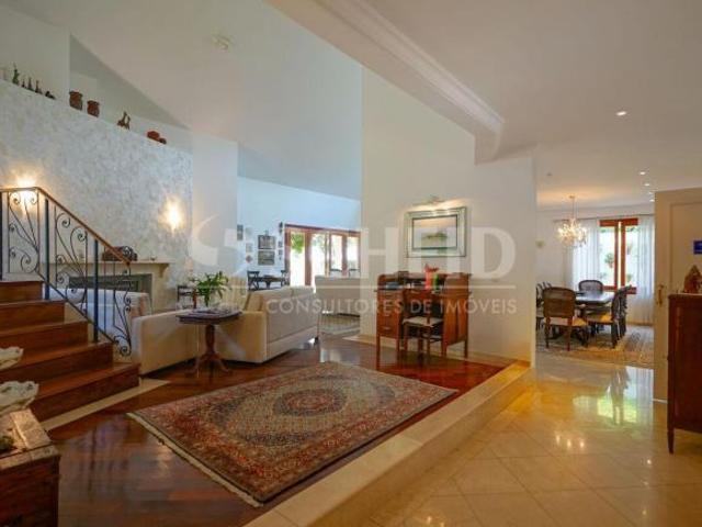 Casa à Venda no Alto de Pinheiros com 385m², 5 quartos 3 suítes, 4 vagas