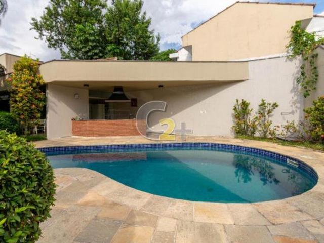 Casa à venda no Alto de Pinheiros com 495m2 7 quartos, 4 suítes e 7 vagas