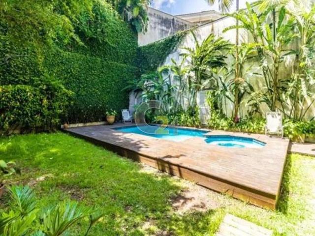 Casa a venda no Alto de Pinheiros com 4 suítes, 4 vagas