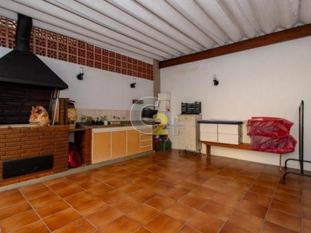 Casa à venda no Alto de Pinheiros com 4 quartos, sendo 2 suítes e 2 vagas