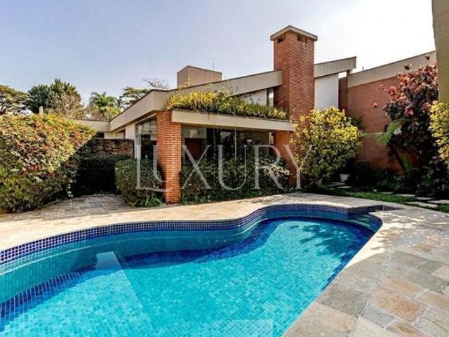 Casa à Venda no Alto de Pinheiros ComPiscina Jardim e Excelente Terreno
